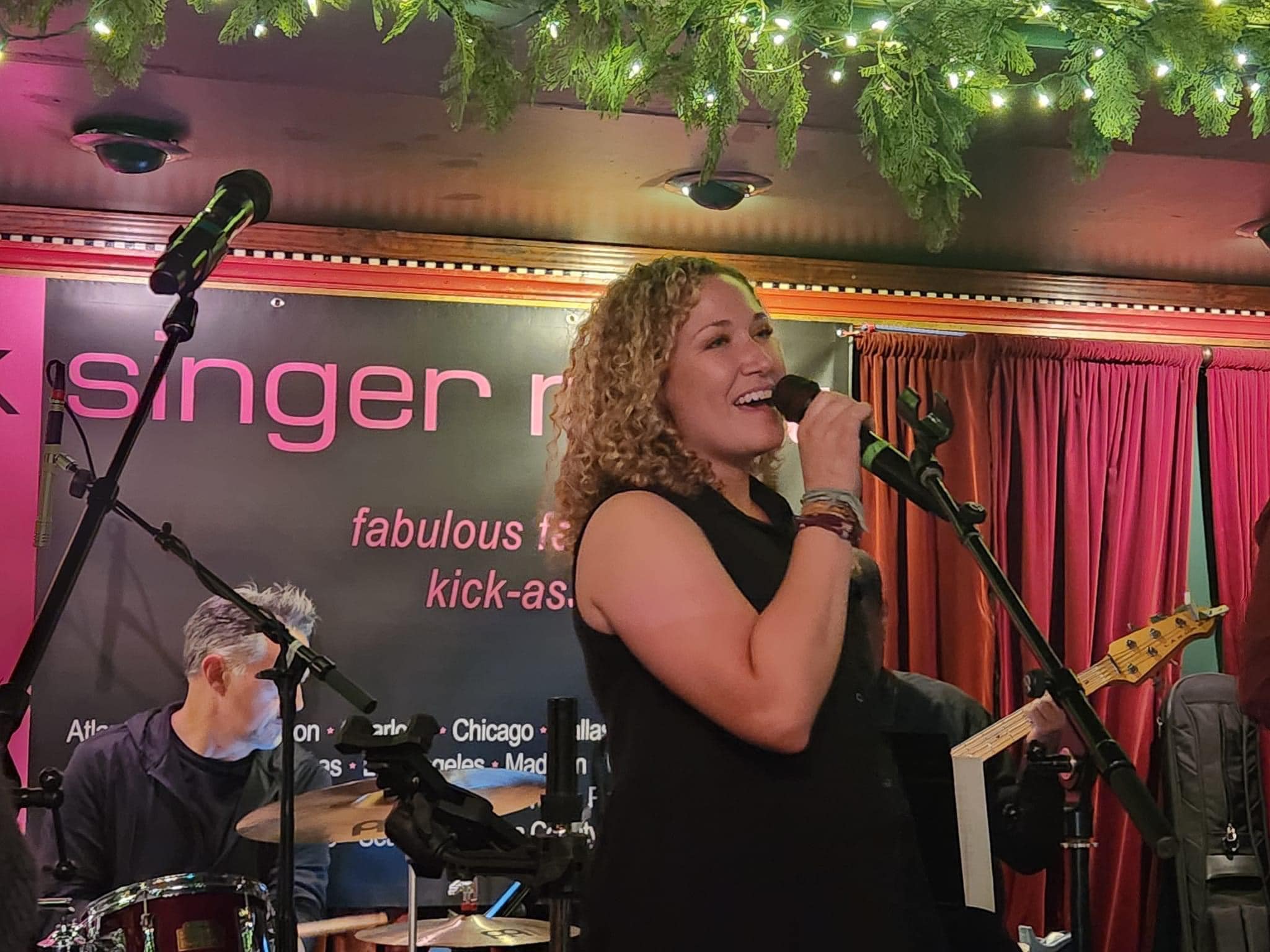 CP – CHICK SINGERS NIGHT delivers early XMAS gift!