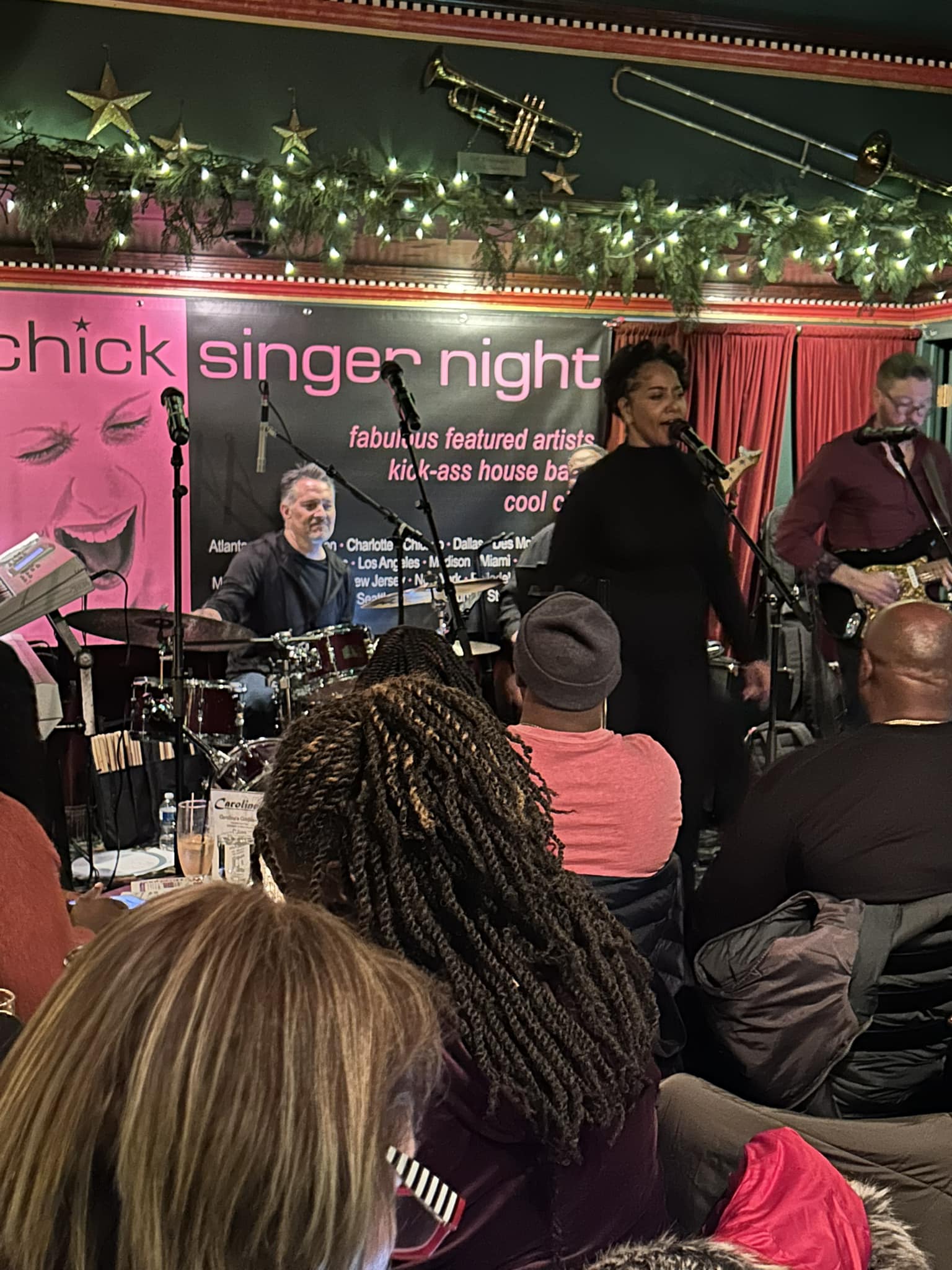 CP – CHICK SINGERS NIGHT delivers early XMAS gift!